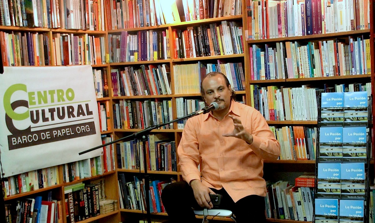 Benjamin Garcia (DR) – Centro Cultural Barco de Papel